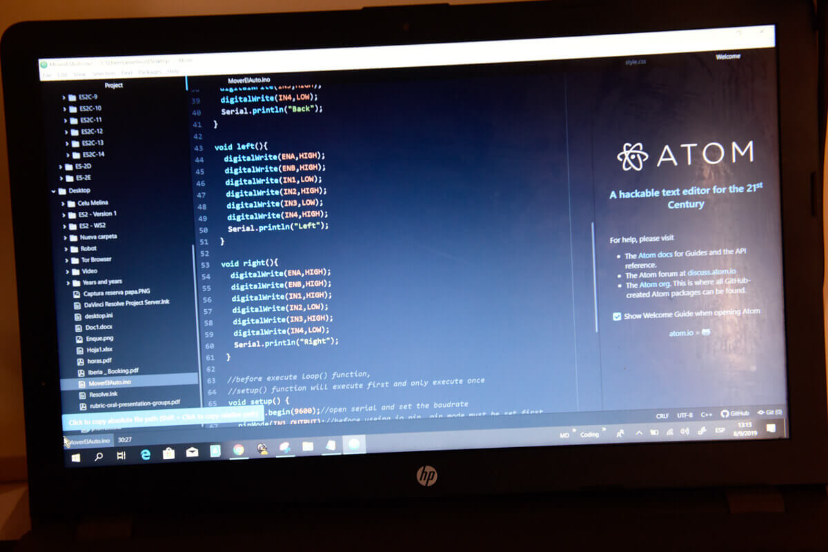 Los alumnos siguen programando computadoras en equipo | Goethe-Schule